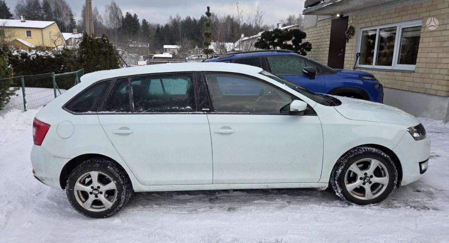 Balts Skoda Rapid 2016 Panevēža, ar dzinēja tilpumu 1.42 L un nobraukumu 143 tūkst. km par 5500 €, foto 6 vietnē AUTOMOTO.COM.LV