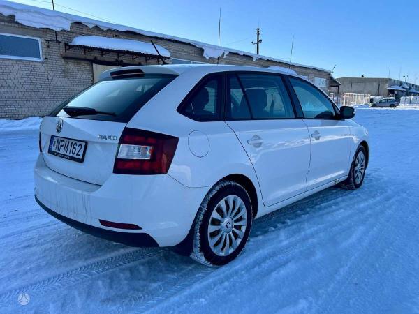 White Skoda Rapid 2017 in Birzai, with an engine capacity of 1.60 L and mileage of 260 thousand km for 3100 €, photo 4 on AUTOMOTO.COM.LV