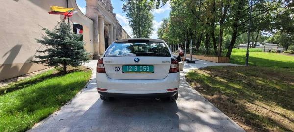 Balts Skoda Rapid 2017 Viļņa, ar dzinēja tilpumu 1.40 L un nobraukumu 223 tūkst. km par 5950 €, foto 5 vietnē AUTOMOTO.COM.LV