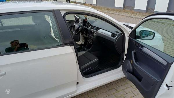White Skoda Rapid 2017 in Elektrenai, with an engine capacity of 1.00 L and mileage of 117 thousand km for 6250 €, photo 5 on AUTOMOTO.COM.LV