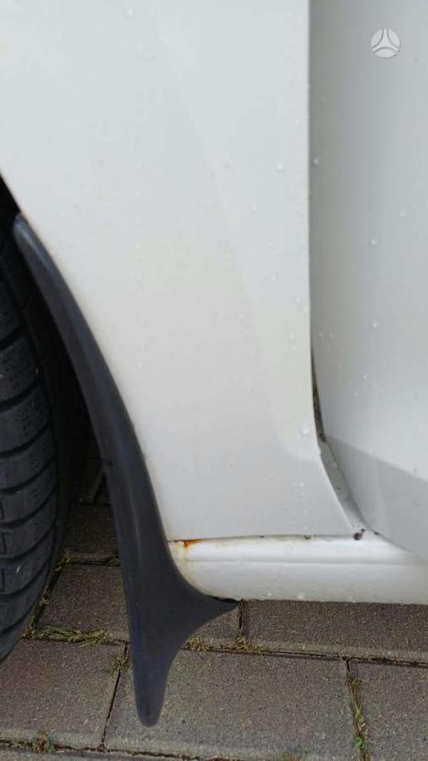 White Skoda Rapid 2017 in Elektrenai, with an engine capacity of 1.00 L and mileage of 117 thousand km for 6250 €, photo 7 on AUTOMOTO.COM.LV