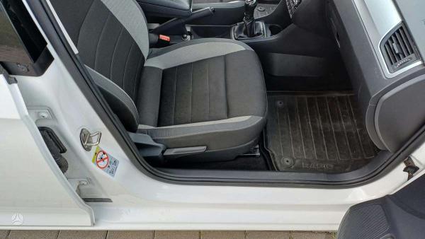 White Skoda Rapid 2017 in Elektrenai, with an engine capacity of 1.00 L and mileage of 117 thousand km for 6250 €, photo 8 on AUTOMOTO.COM.LV