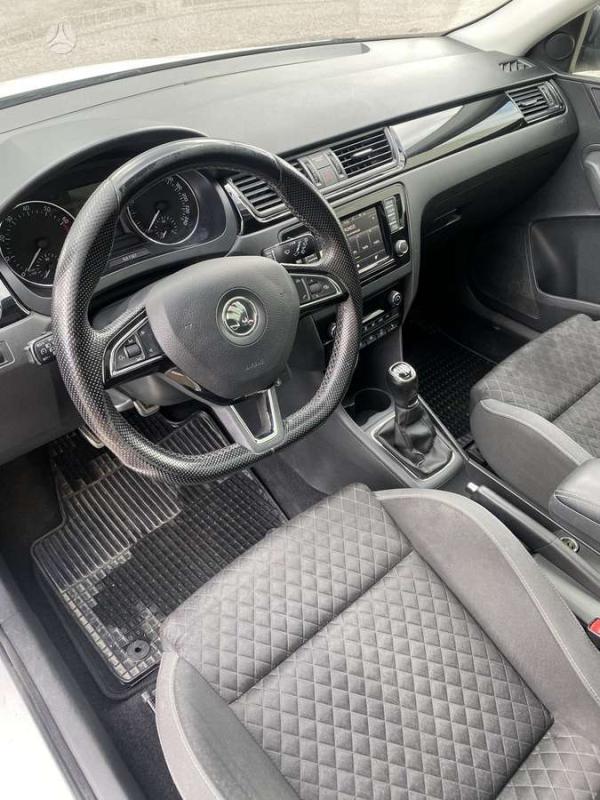 Balts Skoda Rapid 2017 Kauņa, ar dzinēja tilpumu 1.20 L un nobraukumu 140 tūkst. km par 7000 €, foto 9 vietnē AUTOMOTO.COM.LV
