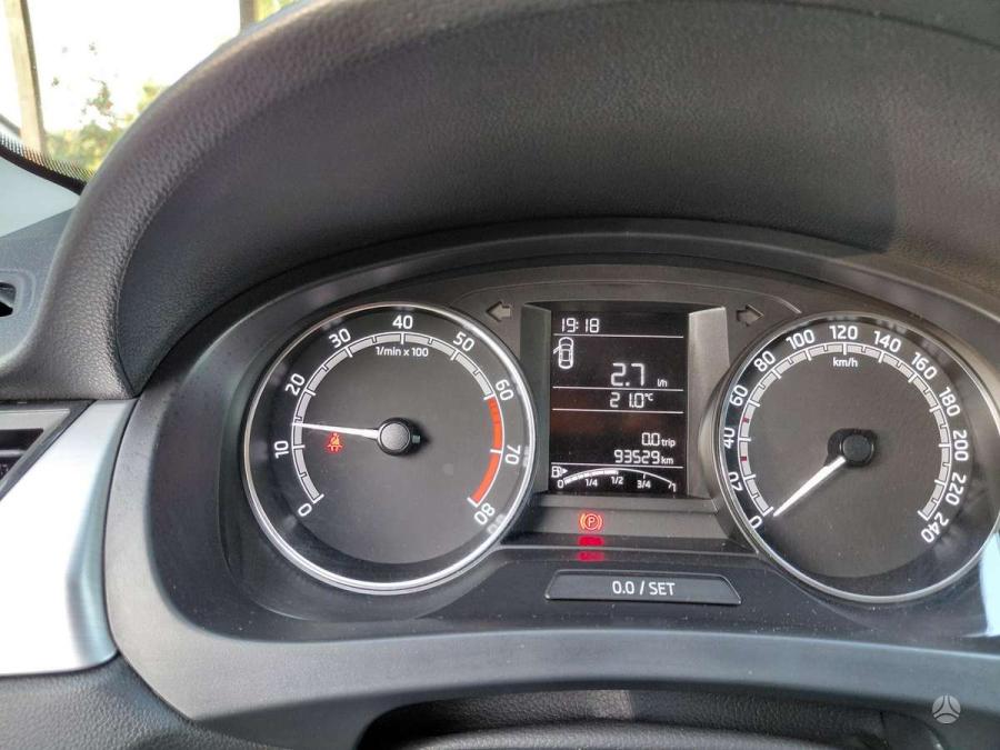 Белый Шкода Рапид 2018 в Клайпеда, объемом двигателя 1.00 л и пробегом 93 тыс. км за 5900 €, фото 15 на AUTOMOTO.COM.LV