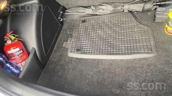 White Skoda Rapid 2018 in Riga, with an engine capacity of 1.00 L and mileage of 209 thousand km for 4700 €, photo 9 on AUTOMOTO.COM.LV