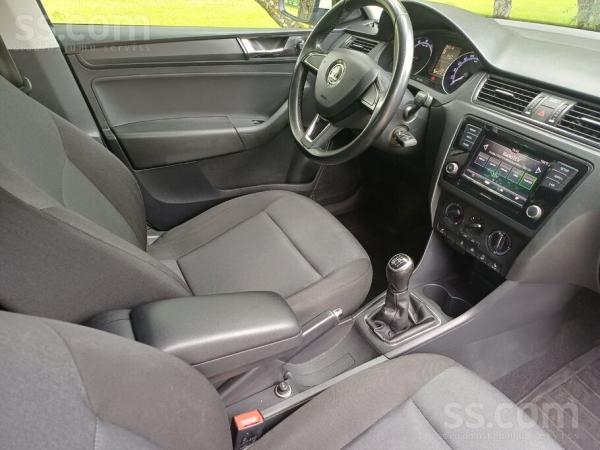 White Skoda Rapid 2019 in Riga, with an engine capacity of 1.00 L and mileage of 239 thousand km for 4990 €, photo 8 on AUTOMOTO.COM.LV