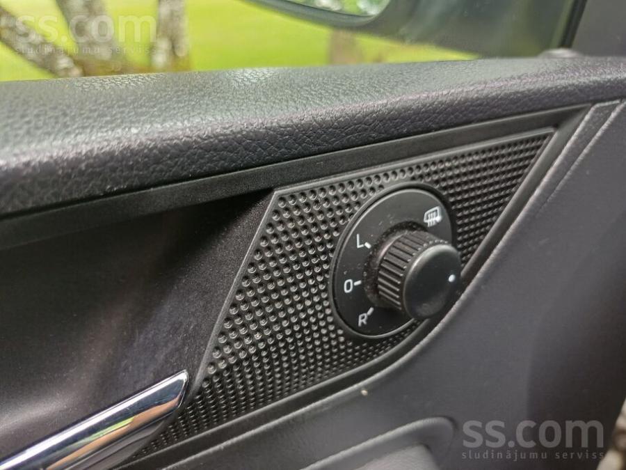 White Skoda Rapid 2019 in Riga, with an engine capacity of 1.00 L and mileage of 239 thousand km for 4990 €, photo 17 on AUTOMOTO.COM.LV