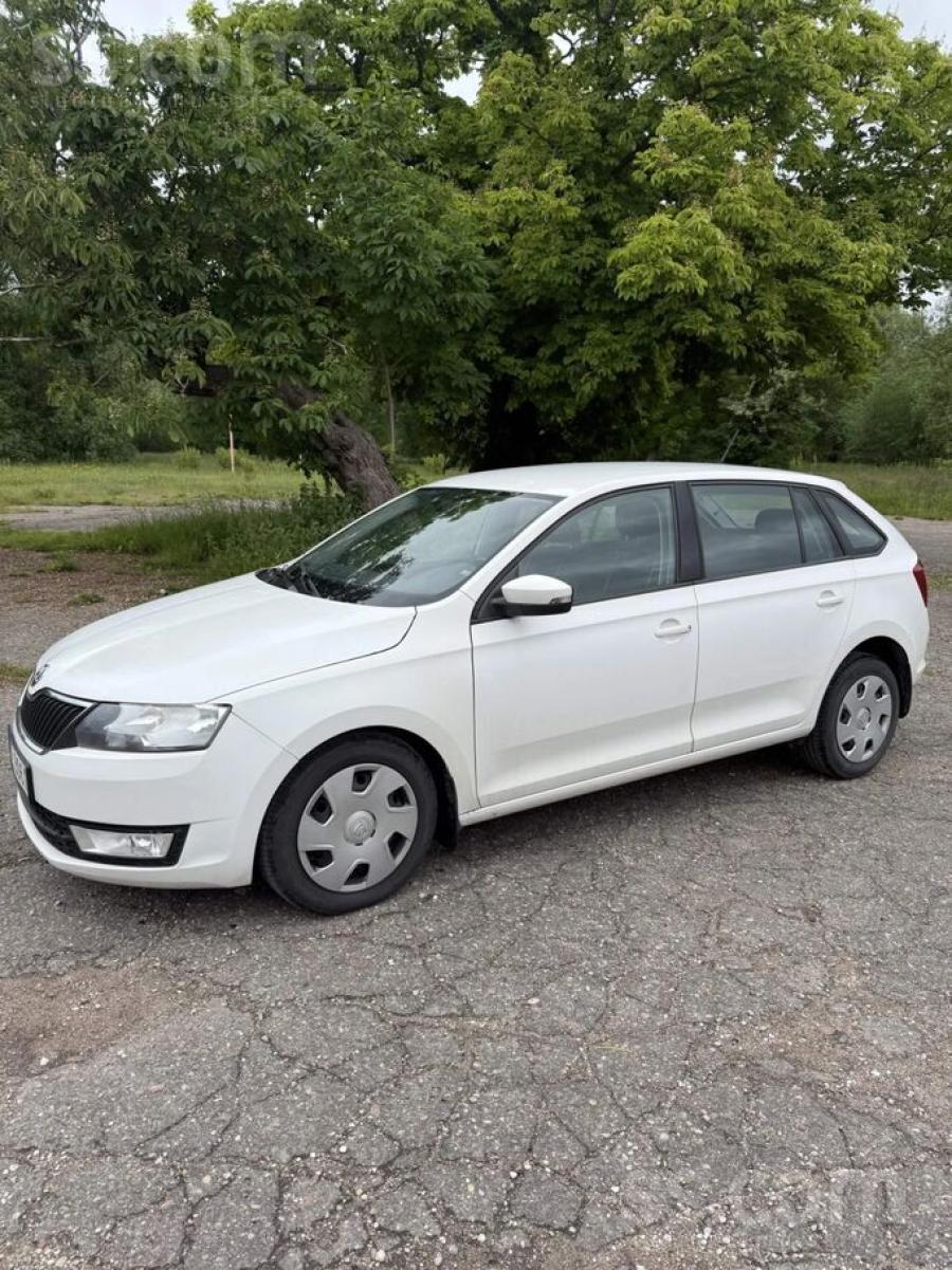 White Skoda Rapid 2015 in Riga, with an engine capacity of 1.60 L and mileage of 271 thousand km for 3250 €, photo 4 on AUTOMOTO.COM.LV