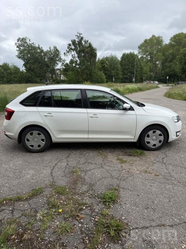 Skoda Rapid 2015 in Riga on AUTOMOTO.COM.LV White Skoda Rapid 2015 in Riga, with an engine capacity of 1.60 L and mileage of 271 thousand km for 3250 €, photo 5 on AUTOMOTO.COM.LV