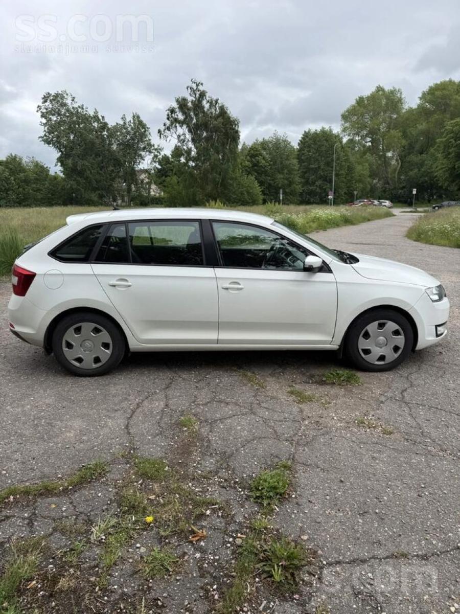 White Skoda Rapid 2015 in Riga, with an engine capacity of 1.60 L and mileage of 271 thousand km for 3250 €, photo 5 on AUTOMOTO.COM.LV