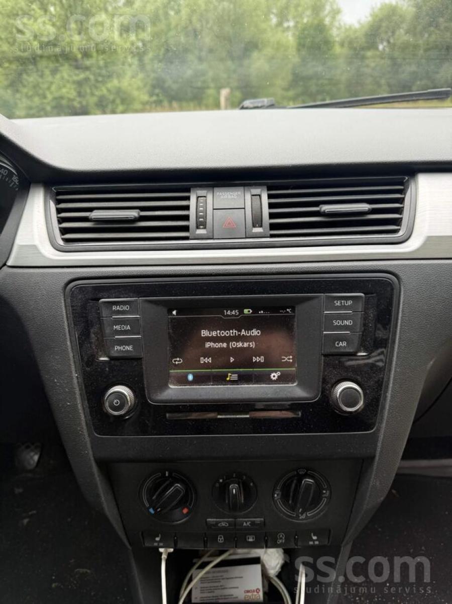 White Skoda Rapid 2015 in Riga, with an engine capacity of 1.60 L and mileage of 271 thousand km for 3250 €, photo 7 on AUTOMOTO.COM.LV