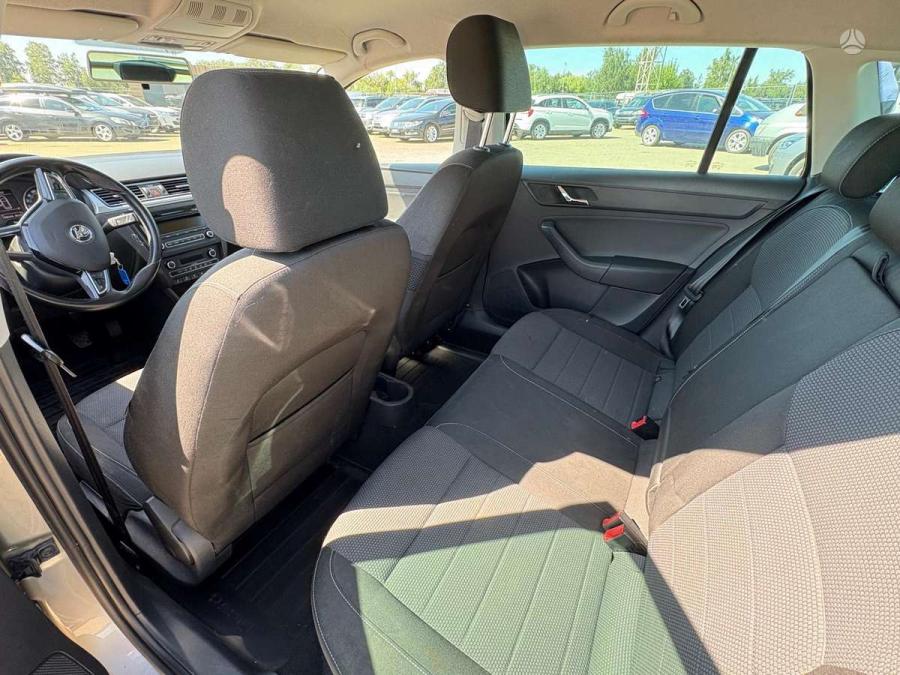 Dzeltens Skoda Rapid 2014 Marijampole, ar dzinēja tilpumu 1.20 L un nobraukumu 188 tūkst. km par 2650 €, foto 12 vietnē AUTOMOTO.COM.LV