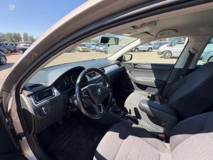 Dzeltens Skoda Rapid 2014 Marijampole, ar dzinēja tilpumu 1.20 L un nobraukumu 188 tūkst. km par 2650 €, foto 13 vietnē AUTOMOTO.COM.LV