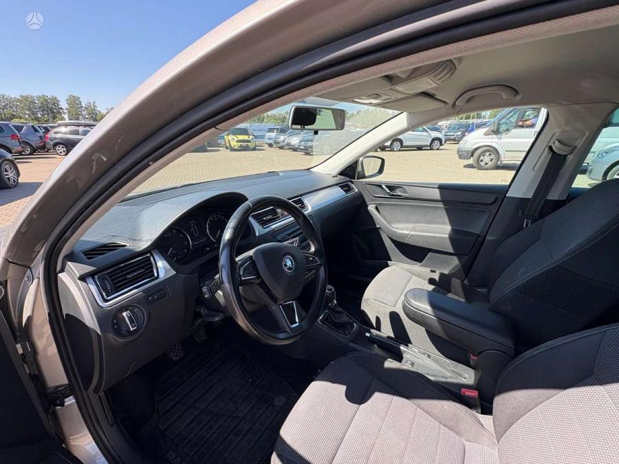 Dzeltens Skoda Rapid 2014 Marijampole, ar dzinēja tilpumu 1.20 L un nobraukumu 188 tūkst. km par 2650 €, foto 13 vietnē AUTOMOTO.COM.LV