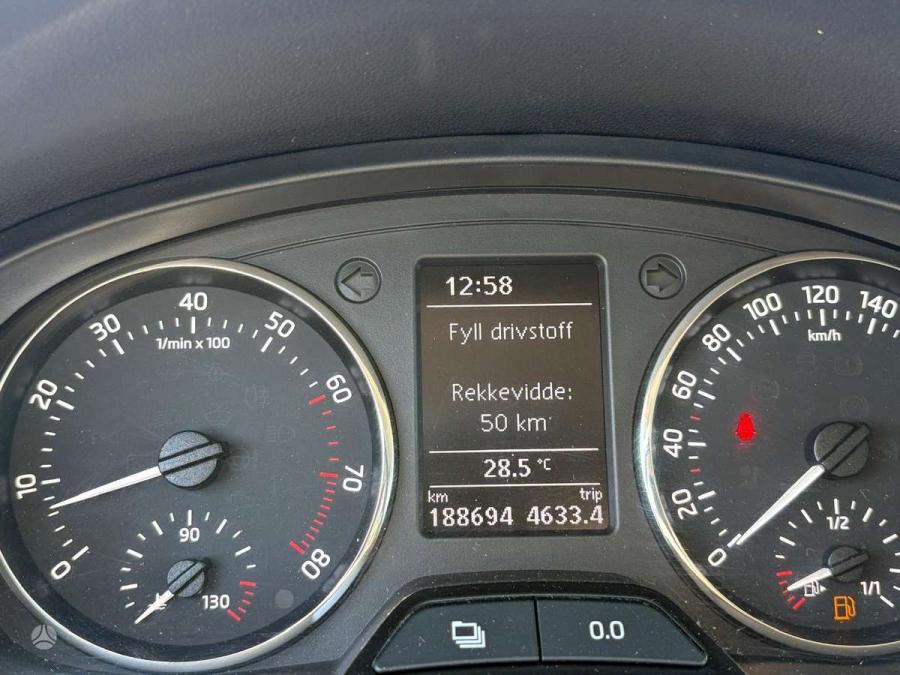 Dzeltens Skoda Rapid 2014 Marijampole, ar dzinēja tilpumu 1.20 L un nobraukumu 188 tūkst. km par 2650 €, foto 15 vietnē AUTOMOTO.COM.LV