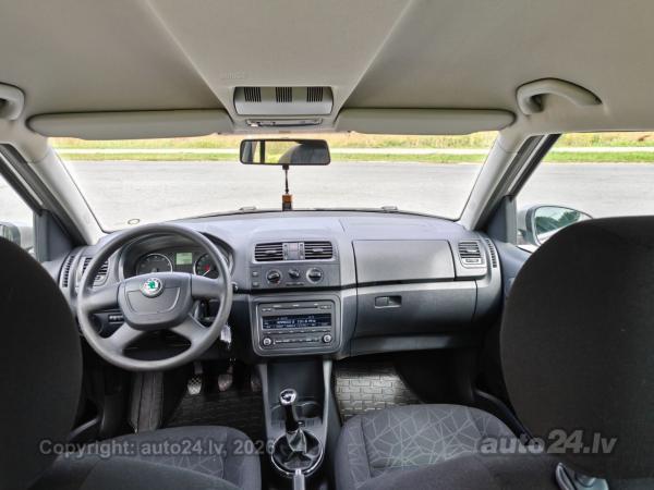 Smilšu krāsa Skoda Roomster 2011 Tallina, ar dzinēja tilpumu 1.20 L un nobraukumu 145 tūkst. km par 2390 €, foto 5 vietnē AUTOMOTO.COM.LV