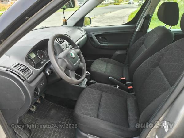 Smilšu krāsa Skoda Roomster 2011 Tallina, ar dzinēja tilpumu 1.20 L un nobraukumu 145 tūkst. km par 2390 €, foto 6 vietnē AUTOMOTO.COM.LV