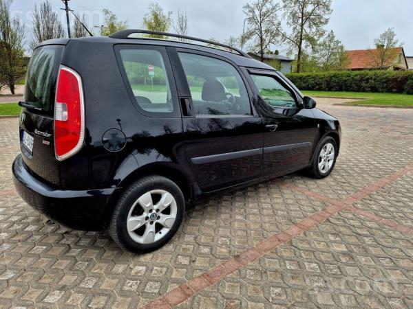 Black Skoda Roomster 2008 in Jelgava, with an engine capacity of 1.90 L and mileage of 287 thousand km for 3650 €, photo 4 on AUTOMOTO.COM.LV