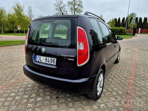 Black Skoda Roomster 2008 in Jelgava, with an engine capacity of 1.90 L and mileage of 287 thousand km for 3650 €, photo 5 on AUTOMOTO.COM.LV
