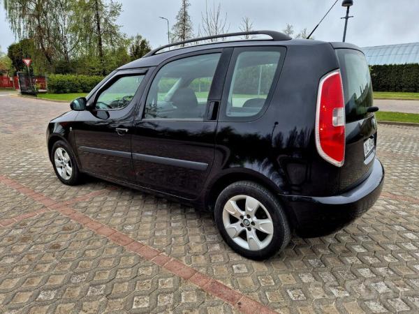 Black Skoda Roomster 2008 in Jelgava, with an engine capacity of 1.90 L and mileage of 287 thousand km for 3650 €, photo 7 on AUTOMOTO.COM.LV