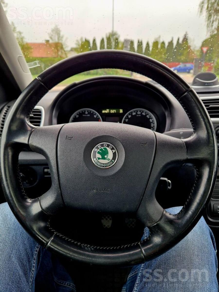 Melns Skoda Roomster 2008 Jelgava, ar dzinēja tilpumu 1.90 L un nobraukumu 287 tūkst. km par 3650 €, foto 23 vietnē AUTOMOTO.COM.LV