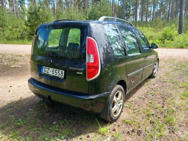 Black Skoda Roomster 2008 in Talsi, with an engine capacity of 1.40 L and mileage of 318 thousand km for 570 €, photo 5 on AUTOMOTO.COM.LV
