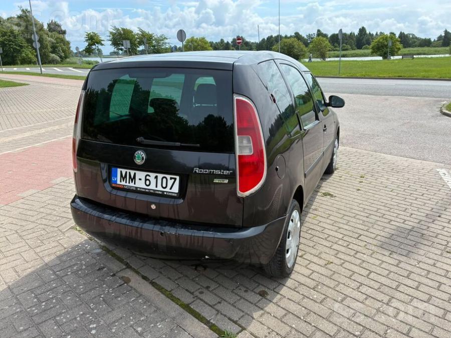 Melns Skoda Roomster 2007 Liepāja, ar dzinēja tilpumu 1.40 L un nobraukumu 303 tūkst. km par 1600 €, foto 4 vietnē AUTOMOTO.COM.LV