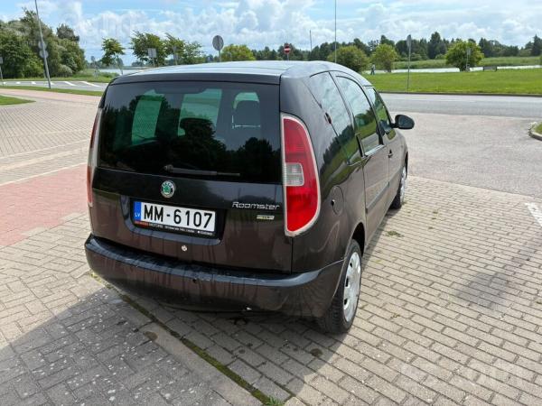 Melns Skoda Roomster 2007 Liepāja, ar dzinēja tilpumu 1.40 L un nobraukumu 303 tūkst. km par 1600 €, foto 3 vietnē AUTOMOTO.COM.LV