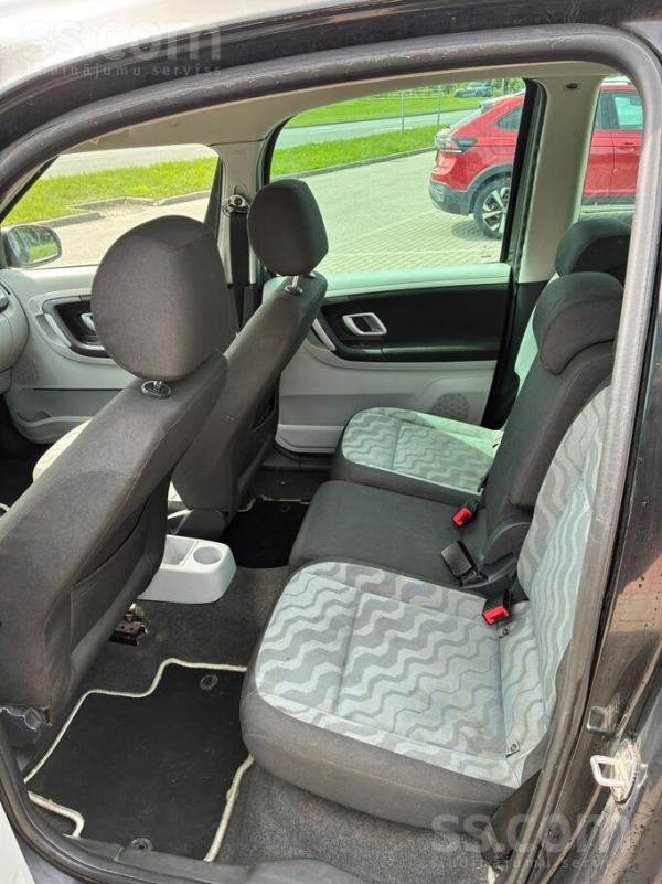 Melns Skoda Roomster 2007 Liepāja, ar dzinēja tilpumu 1.40 L un nobraukumu 303 tūkst. km par 1600 €, foto 5 vietnē AUTOMOTO.COM.LV