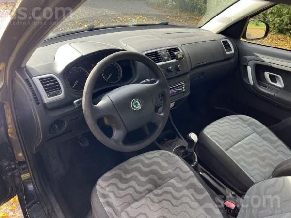 Black Skoda Roomster 2009 in Riga, with an engine capacity of 1.40 L and mileage of 215 thousand km for 1500 €, photo 6 on AUTOMOTO.COM.LV