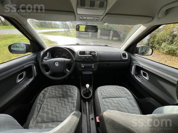 Black Skoda Roomster 2009 in Riga, with an engine capacity of 1.40 L and mileage of 215 thousand km for 1500 €, photo 7 on AUTOMOTO.COM.LV
