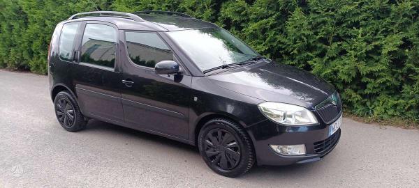 Black Skoda Roomster 2011 in Kaunas, with an engine capacity of 1.60 L and mileage of 198 thousand km for 2750 €, photo 4 on AUTOMOTO.COM.LV