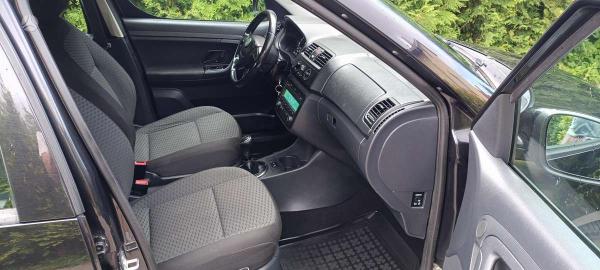 Black Skoda Roomster 2011 in Kaunas, with an engine capacity of 1.60 L and mileage of 198 thousand km for 2750 €, photo 9 on AUTOMOTO.COM.LV