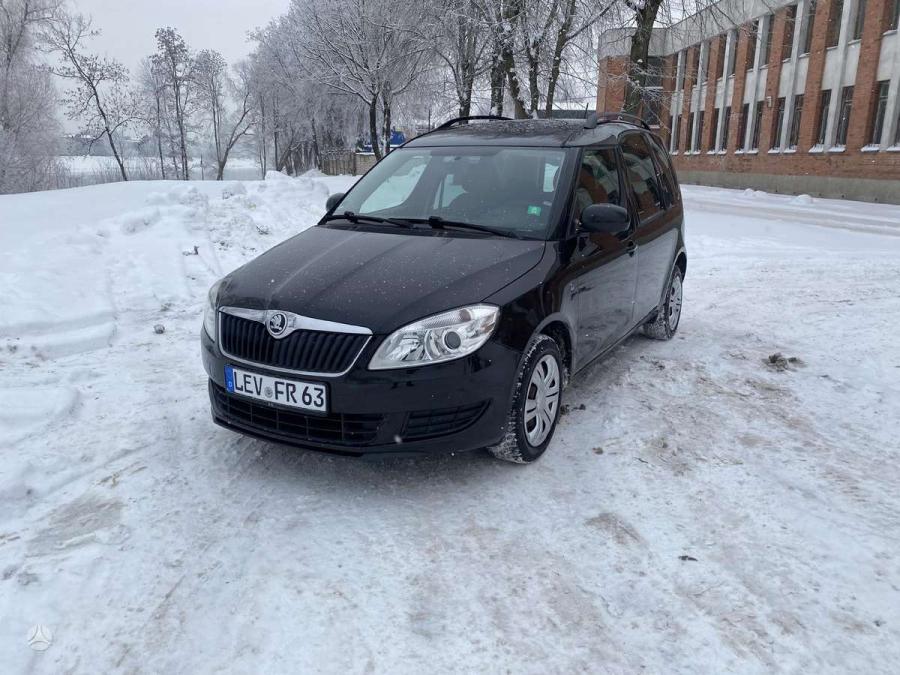 Black Skoda Roomster 2015 in Kaunas, with an engine capacity of 1.20 L and mileage of 184 thousand km for 4100 €, photo 1 on AUTOMOTO.COM.LV