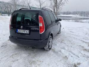 Black Skoda Roomster 2015 in Kaunas, with an engine capacity of 1.20 L and mileage of 184 thousand km for 4100 €, photo 4 on AUTOMOTO.COM.LV