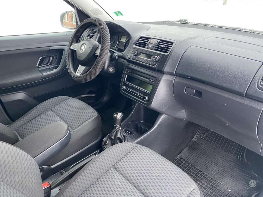 Black Skoda Roomster 2015 in Kaunas, with an engine capacity of 1.20 L and mileage of 184 thousand km for 4100 €, photo 5 on AUTOMOTO.COM.LV