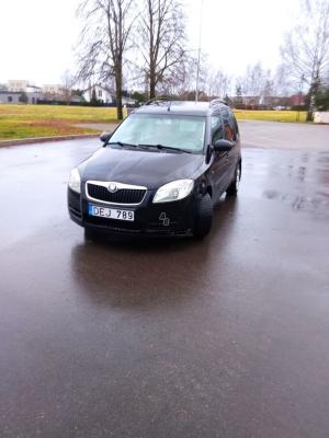 Black Skoda Roomster 2007 in Panevezys, with an engine capacity of 1.40 L and mileage of 140 thousand km for 1200 €, photo 2 on AUTOMOTO.COM.LV
