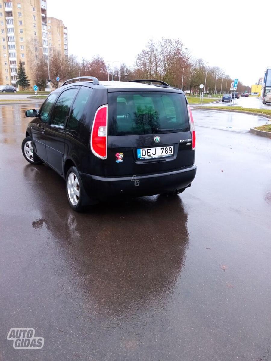 Black Skoda Roomster 2007 in Panevezys, with an engine capacity of 1.40 L and mileage of 140 thousand km for 1200 €, photo 6 on AUTOMOTO.COM.LV