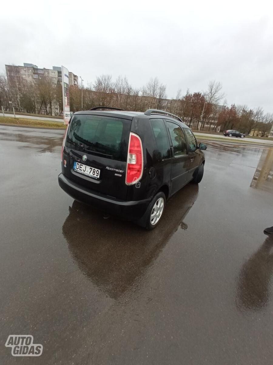 Black Skoda Roomster 2007 in Panevezys, with an engine capacity of 1.40 L and mileage of 140 thousand km for 1200 €, photo 11 on AUTOMOTO.COM.LV