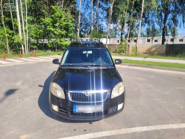Black Skoda Roomster 2008 in Vilnius, with an engine capacity of 1.40 L and mileage of 286 thousand km for 1650 €, photo 2 on AUTOMOTO.COM.LV