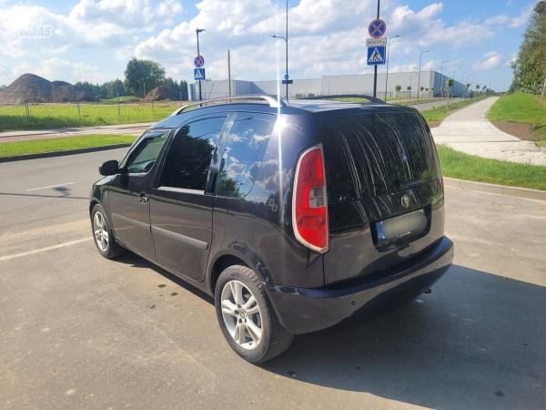 Black Skoda Roomster 2008 in Vilnius, with an engine capacity of 1.40 L and mileage of 286 thousand km for 1650 €, photo 4 on AUTOMOTO.COM.LV
