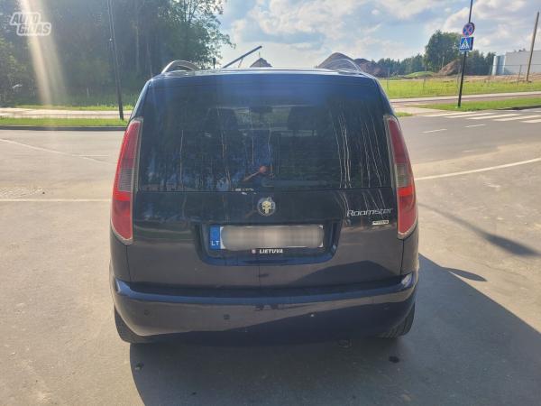Black Skoda Roomster 2008 in Vilnius, with an engine capacity of 1.40 L and mileage of 286 thousand km for 1650 €, photo 5 on AUTOMOTO.COM.LV