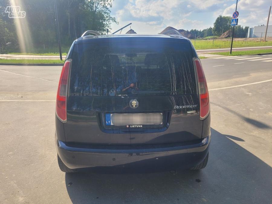 Melns Skoda Roomster 2008 Viļņa, ar dzinēja tilpumu 1.40 L un nobraukumu 286 tūkst. km par 1650 €, foto 6 vietnē AUTOMOTO.COM.LV