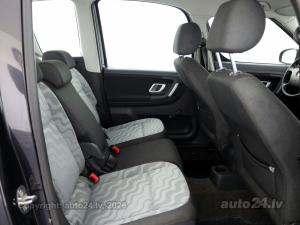 Black Skoda Roomster 2008 in Tallinn, with an engine capacity of 1.40 L and mileage of 283 thousand km for 1199 €, photo 8 on AUTOMOTO.COM.LV