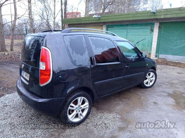 Black Skoda Roomster 2009 in Tallinn, with an engine capacity of 1.40 L and mileage of 396 thousand km for 2350 €, photo 5 on AUTOMOTO.COM.LV