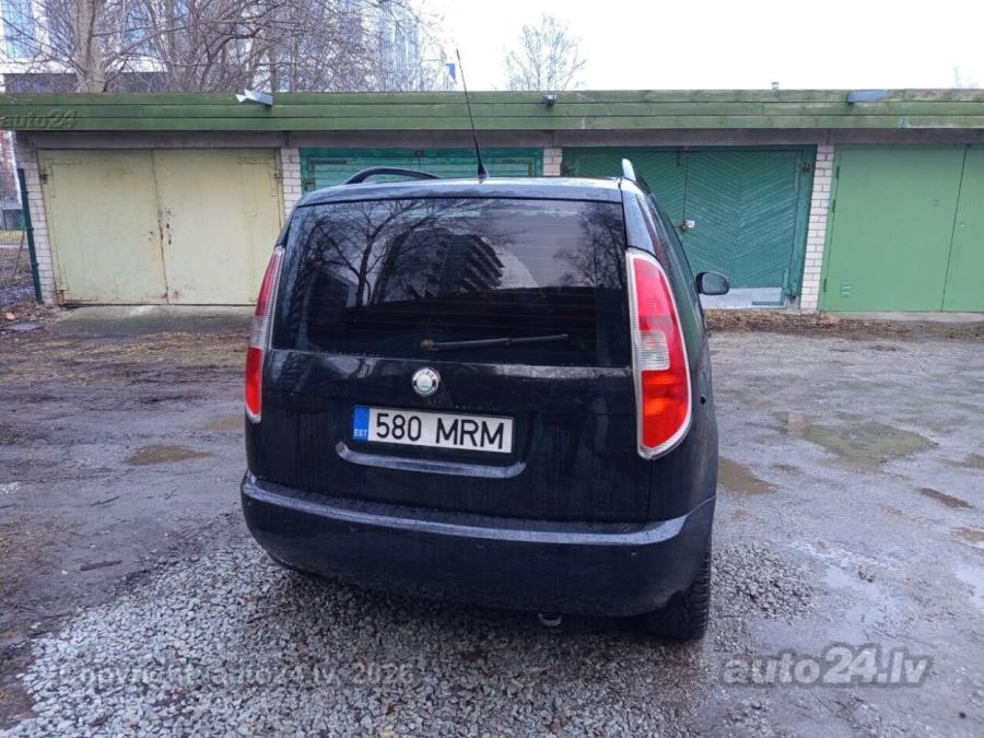Black Skoda Roomster 2009 in Tallinn, with an engine capacity of 1.40 L and mileage of 396 thousand km for 2350 €, photo 6 on AUTOMOTO.COM.LV