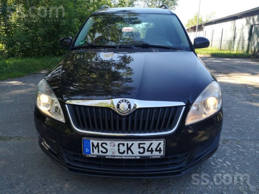 Black Skoda Roomster 2011 in Riga, with an engine capacity of 1.20 L and mileage of 0 thousand km for 2990 €, photo 2 on AUTOMOTO.COM.LV