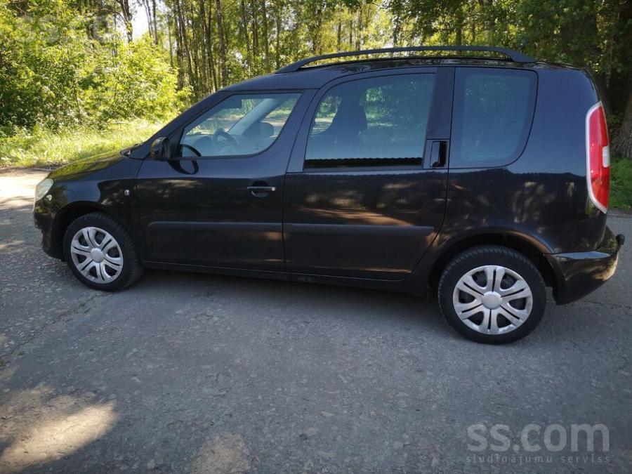 Black Skoda Roomster 2011 in Riga, with an engine capacity of 1.20 L and mileage of 0 thousand km for 2990 €, photo 4 on AUTOMOTO.COM.LV