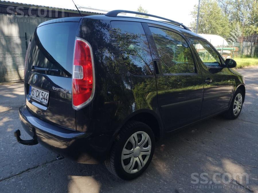 Black Skoda Roomster 2011 in Riga, with an engine capacity of 1.20 L and mileage of 0 thousand km for 2990 €, photo 5 on AUTOMOTO.COM.LV