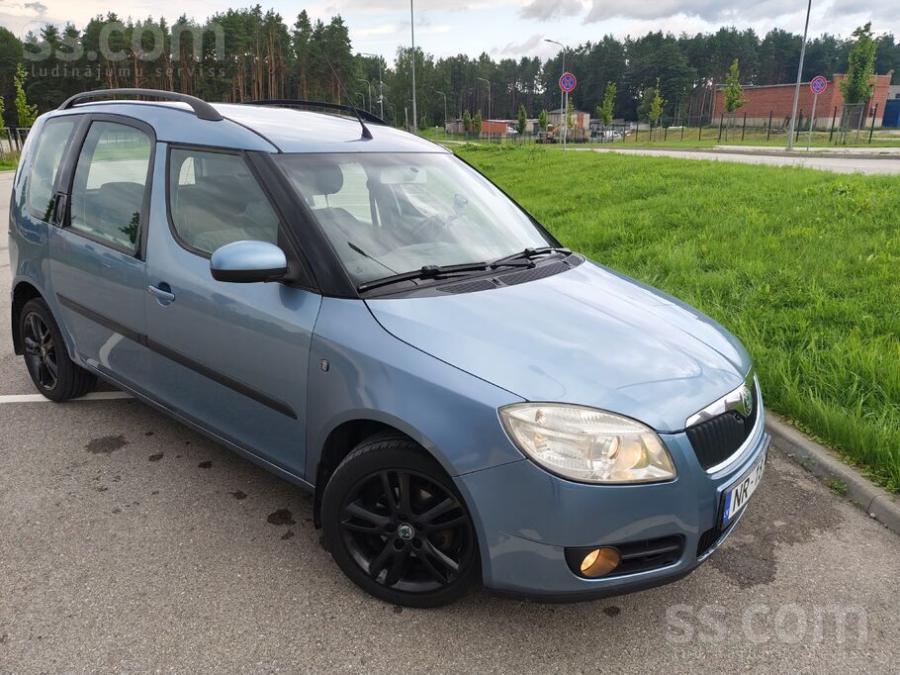 Blue Skoda Roomster 2007 in Valmiera, with an engine capacity of 1.40 L and mileage of 250 thousand km for 2700 €, photo 1 on AUTOMOTO.COM.LV